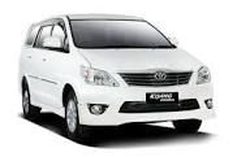 Toyota Innova - Putih