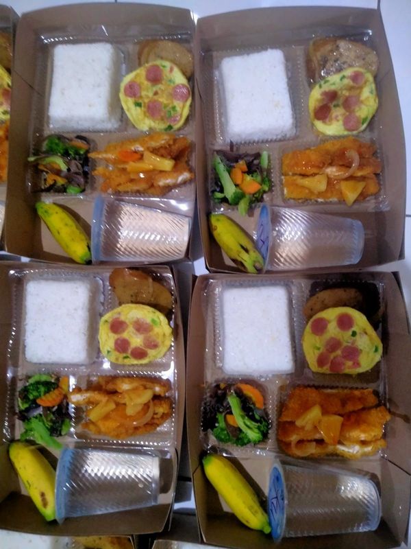 PAKET SNACK DAN NASI BOX