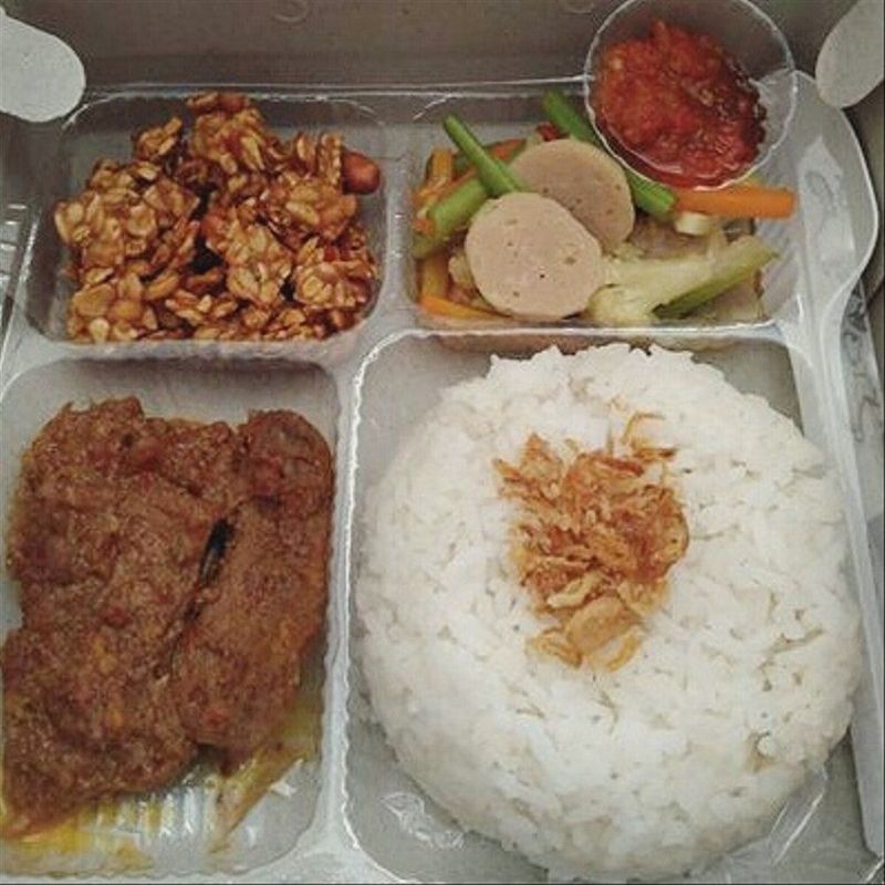Nasi Rames Ayam Kampung / Rendang