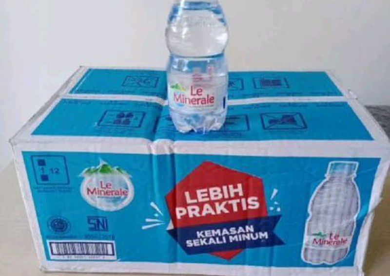 Le Minerale botol 330 ml