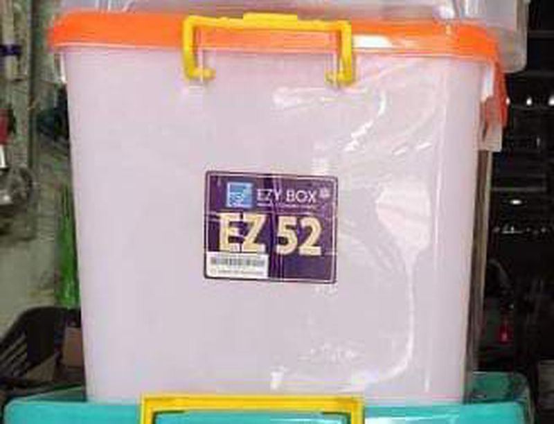 container box plastik 52 L