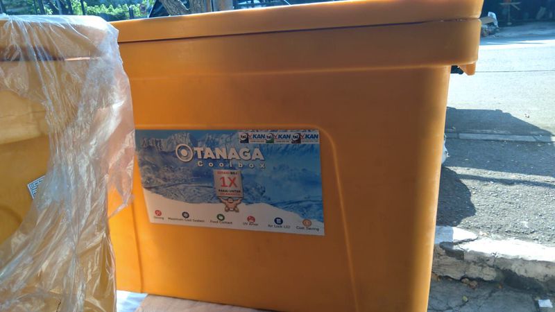 COOL BOX MERK TANAGA KASPASITAS 120 LITER - Kuning