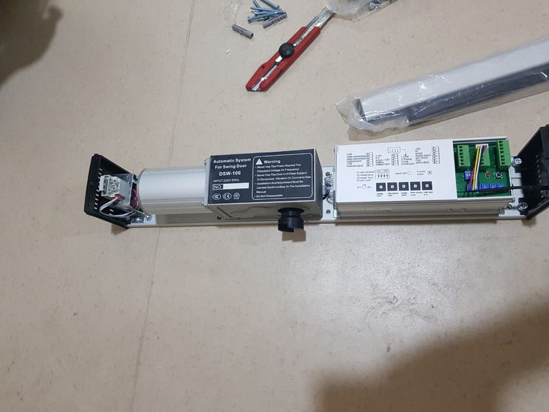 Automatic system for swing door