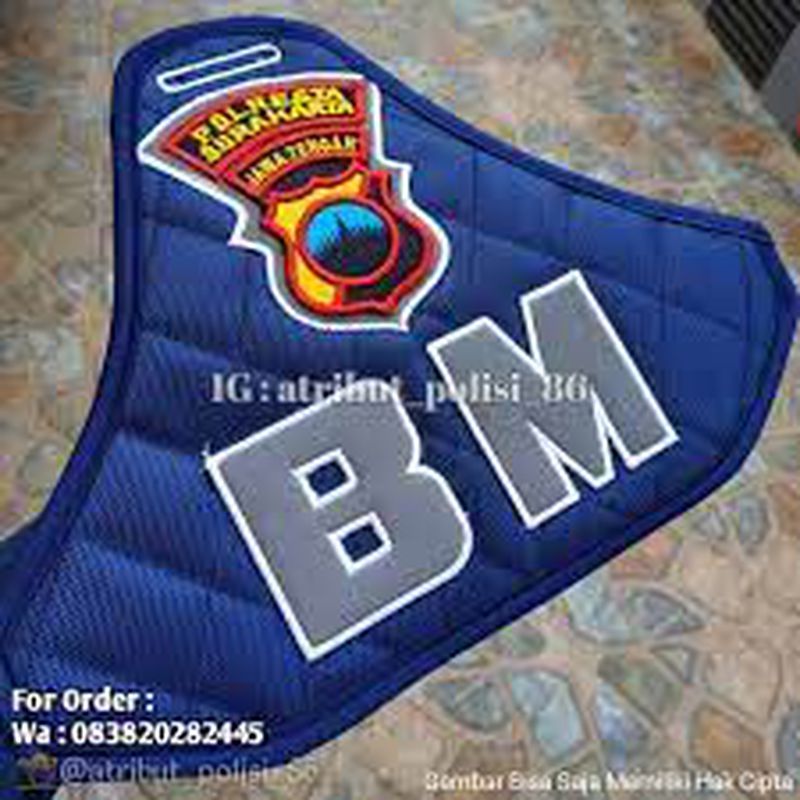 "Ban Lengan Spesifikasi : bahan kain dinir, warna tulisan putih bordir"