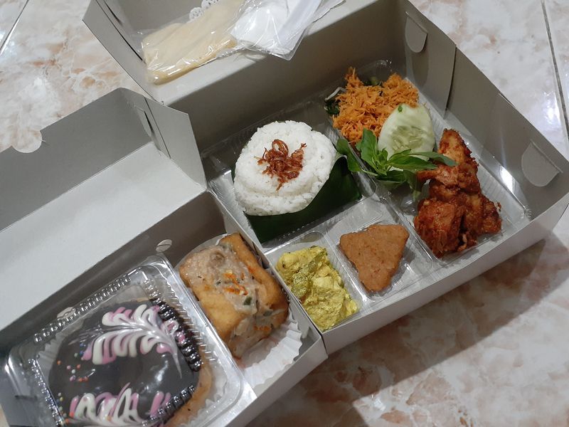 Paket Nasi dan Minum