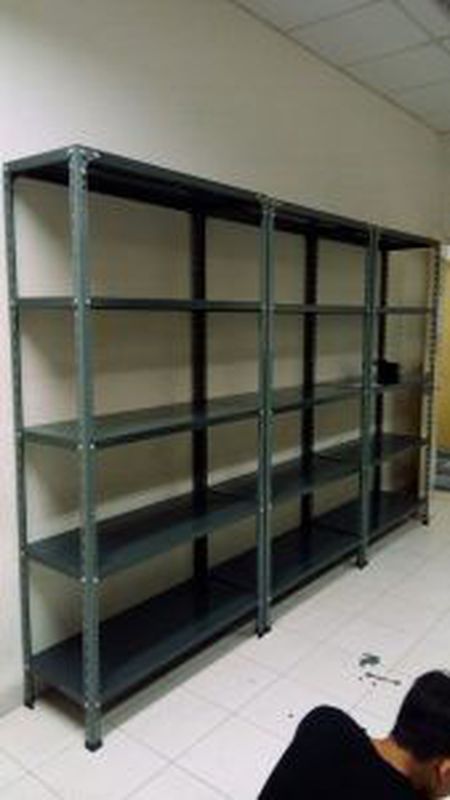 Rak Besi Siku berlobang