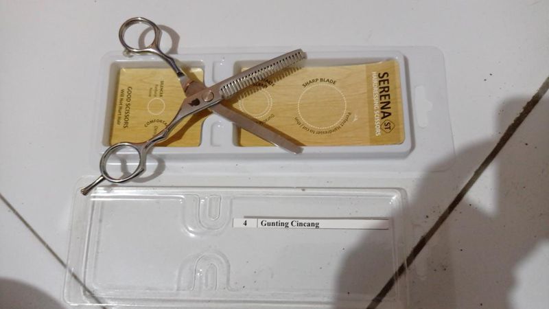 GUNTING CINCANG RAMBUT