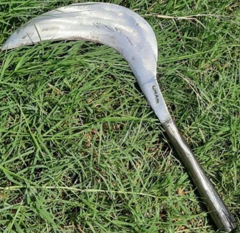 Peralatan Kerja (Cangkul, Parang, Sabit)