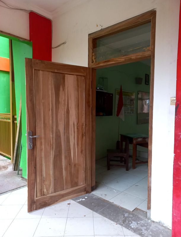 Kusen dan Pintu Kayu