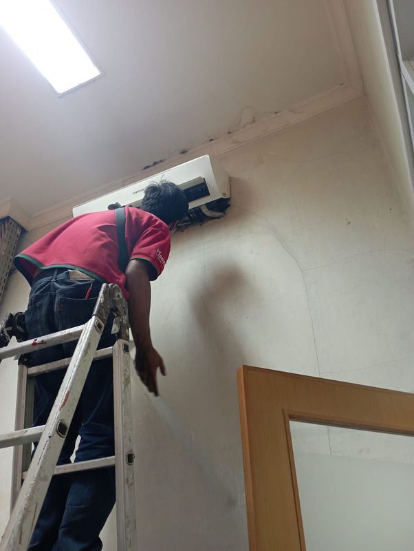 PAKET PEMELIHARAAN/PERBAIKAN AC SPLIT BERIKUT KELENGKAPANNYA