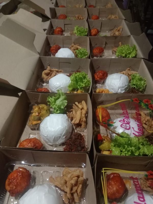 Nasi box dan Snack