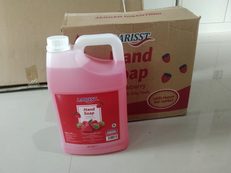 larisst handsoap strawberry galon 4 liter