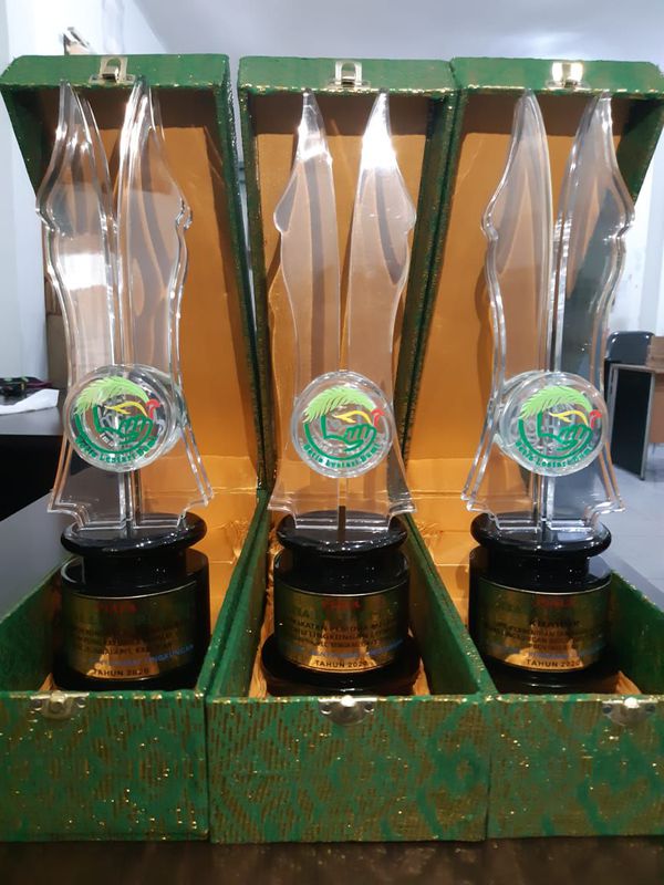 PLAKAT AKRILIK/PIAGAM/TROPHY