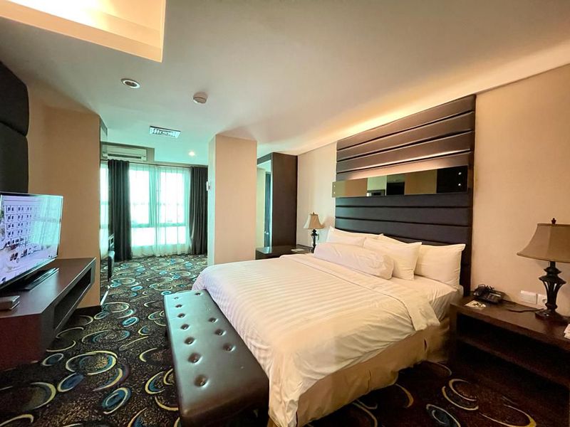 kamar executive suit