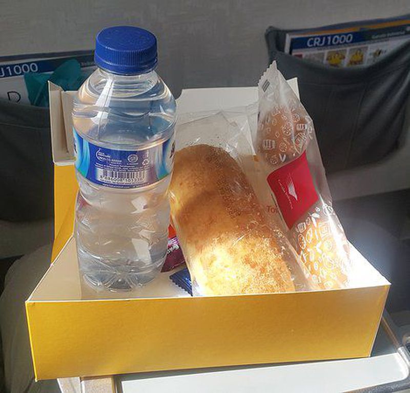 Roti Snack Box - Isi 2 + 1 AMDK Botol Kecil