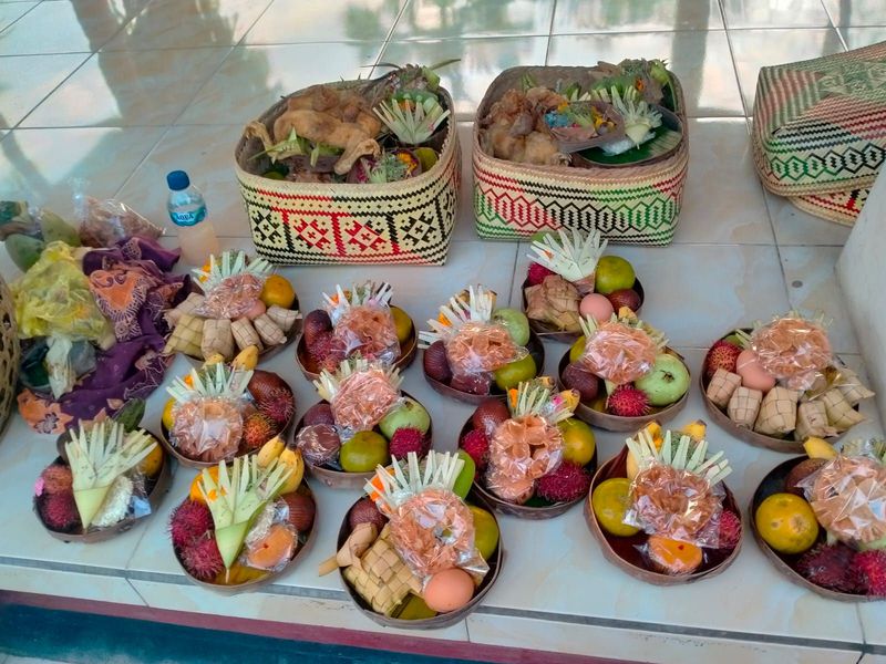 Banten pras Pejati + Canang Raka Piuning