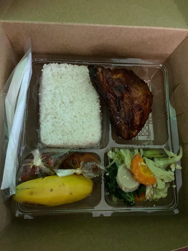 Paket Nasi Box Ayam dan Sayur