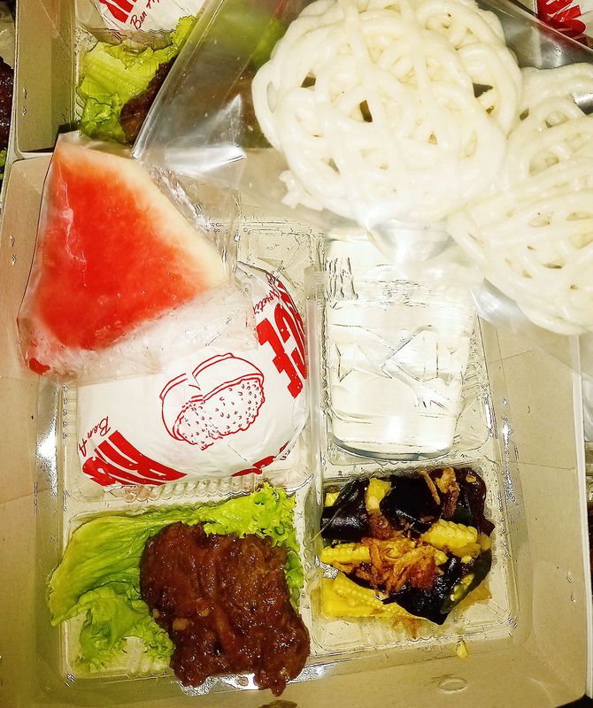 nasi box NUSANTARA 4 (Empal goreng oseng teri lombok ijo)