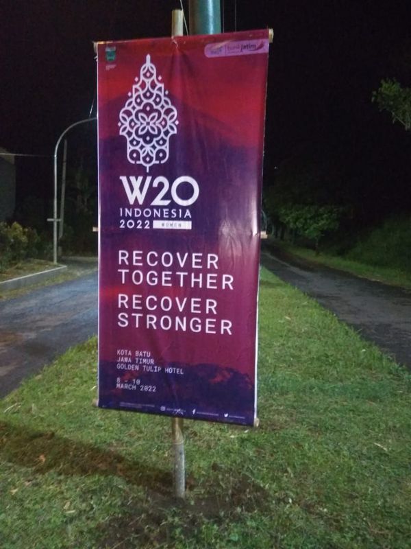 T Banner ukuran 80 x 60