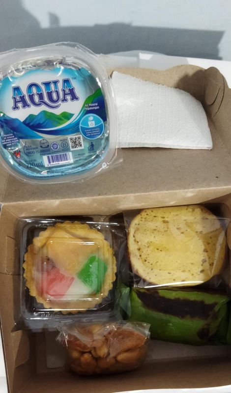 Snack Box (isi 4) + Air Mineral