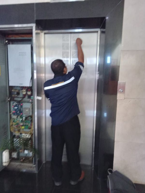 Jasa Service Lift 6 lantai