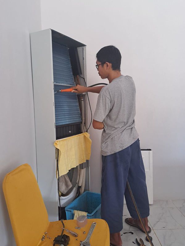 JASA CUCI AC STANDING