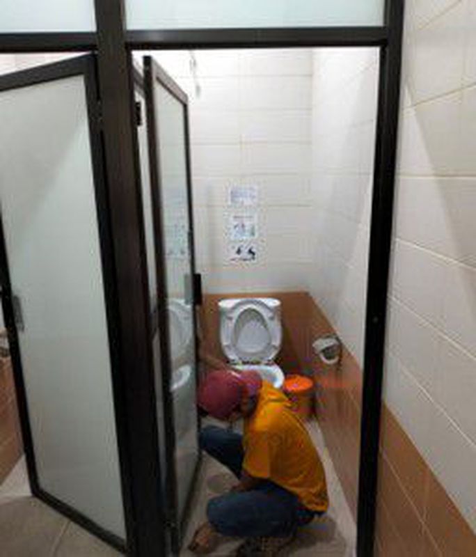 Pemeliharaan Kamar Mandi Pria Lantai 3 Upelkes Jabar