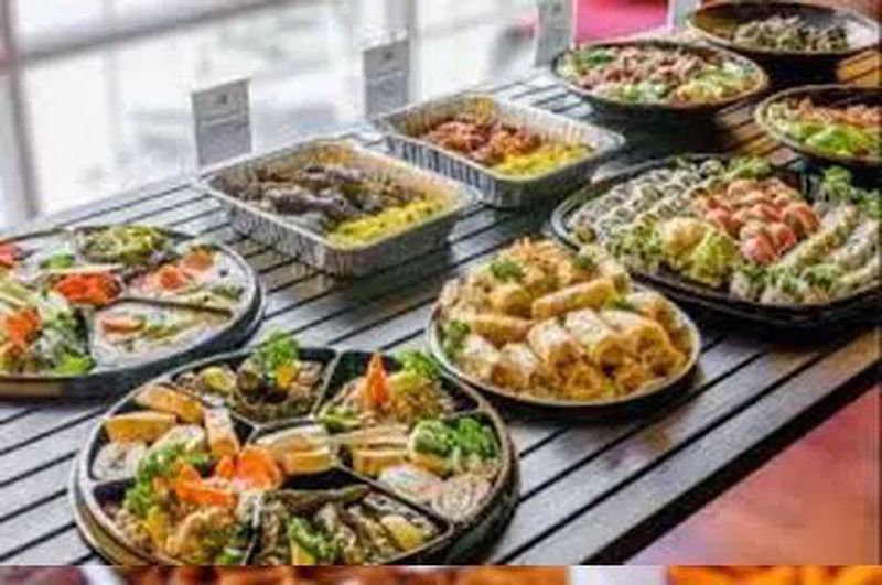 Makanan dan Minuman VIP Prasmanan