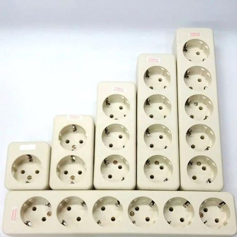 Stop Kontak Uticon - 6 Lubang