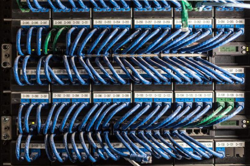 Penarikan Kabel Data UTP CAT6 dan Instalasi Node LAN