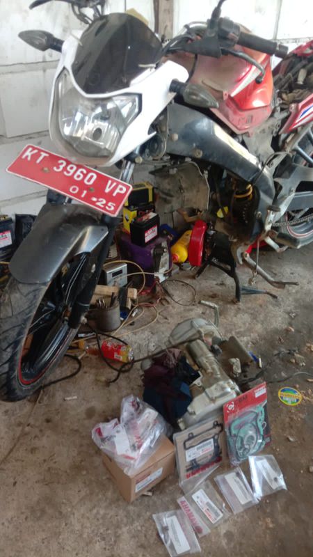 Jasa servis Pemasangan kas kit,pack kas,pack top,oli mesin,busi dll yamaha vixion kt 3960 vp