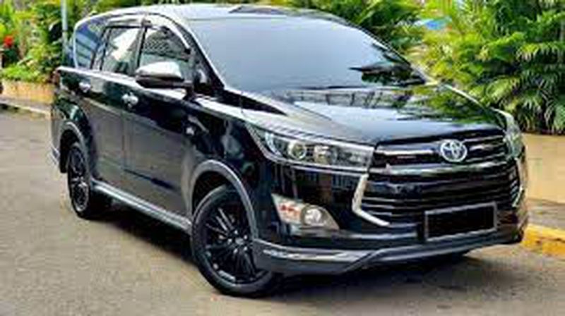 Mobil Toyota Innova Reborn