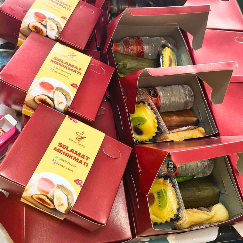 Snack Box 3 camilan + 1 mineral gelas