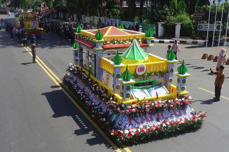 MOBIL HIAS / MOBIL KARNAVAL