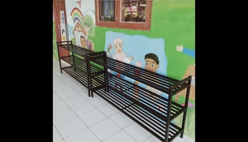 Rak Sepatu Sekolah (Susun)