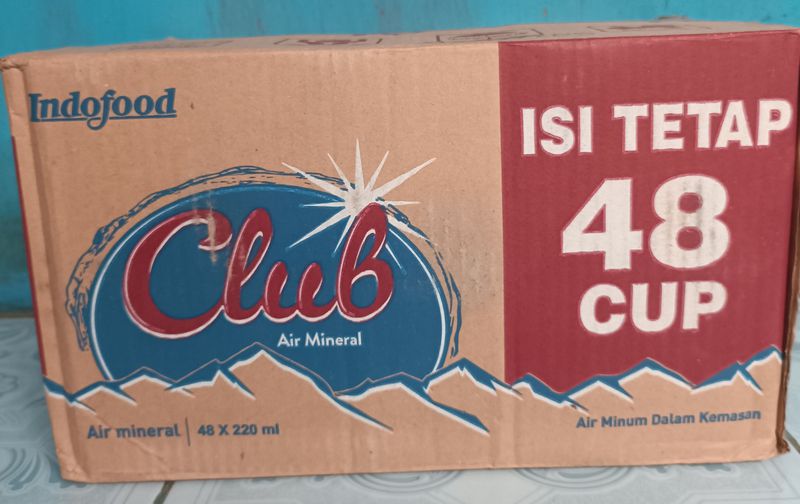 Air Mineral 220 ml Gelas CLUB