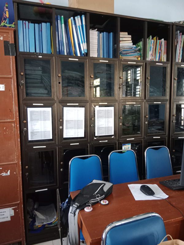 Kabinet file bahan aluminium dan kaca