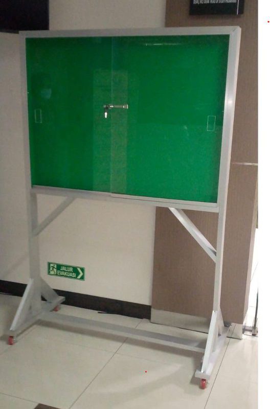 Papan Mading Pengumuman Kaca Softboard 90 x 120cm