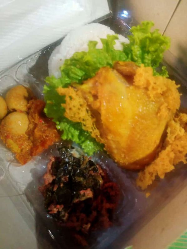 Nasi box Makanan Lokal
