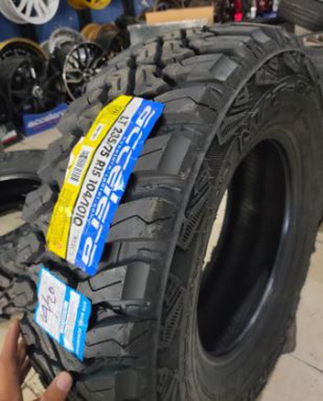 Ban Accelera 235/75 R15