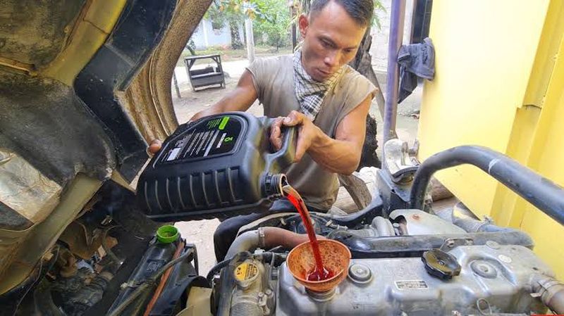 Jasa ganti oli dan filter Dump Truck