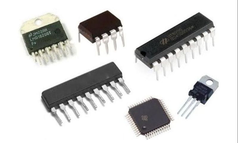 IC (Integrated Circuit) - LM 555
