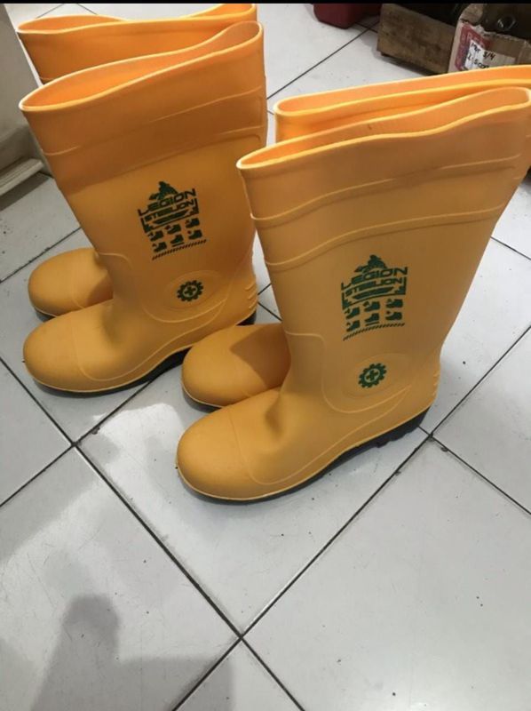 Sepatu Safety Boot Kuning