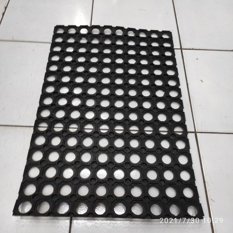 Karpet Karet Lubang Anti Selip 1,2M x 2M