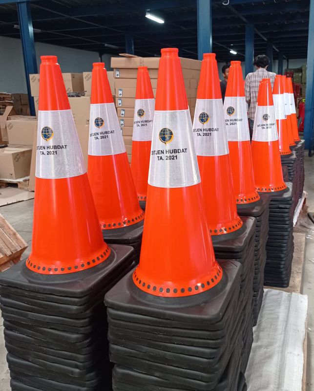 Traffic cone/kerucut lalu lintas