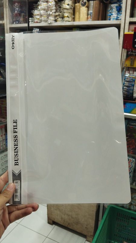 Map plastik lubang transparan