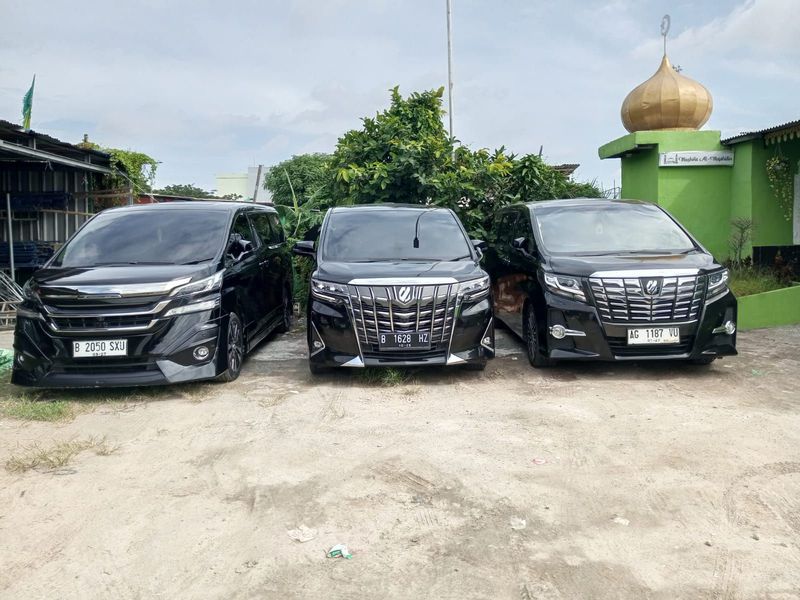 Rental Mobil Alphard + Supir / Per Hari