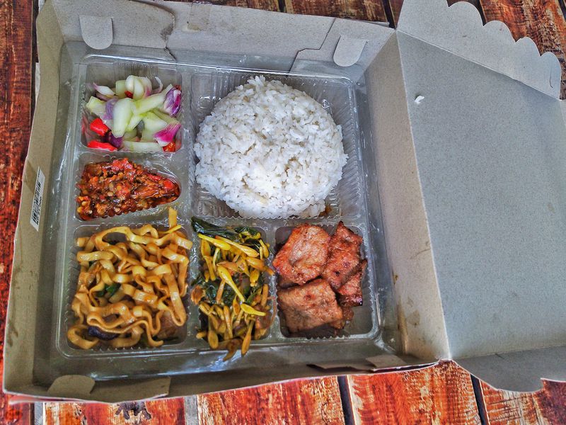 Nasi Box Babi Bakar