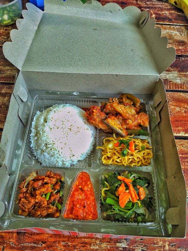 Nasi Box Ayam Bumbu Balado