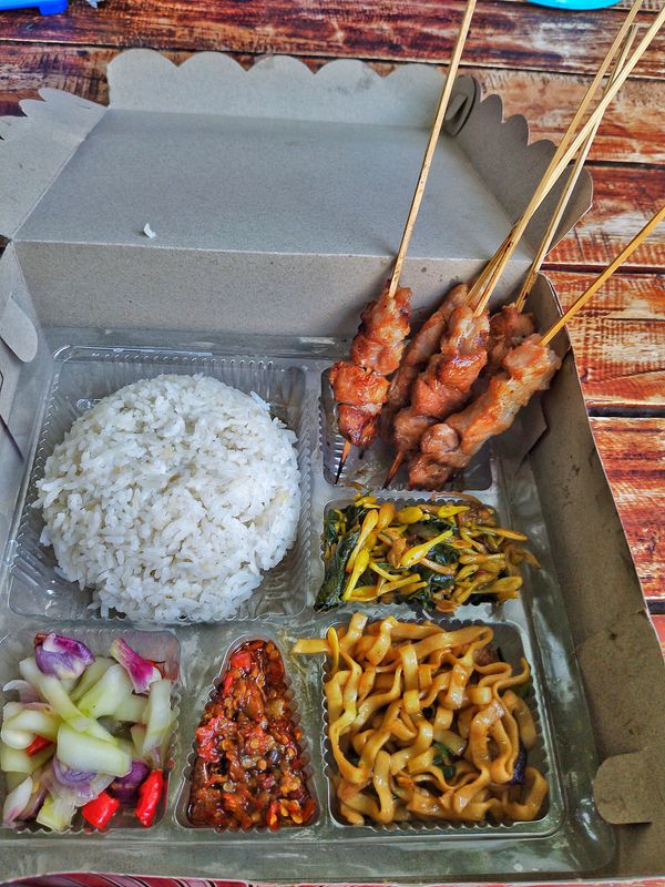Nasi Box Sate Babi Bakar